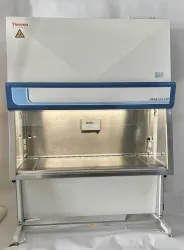 QP - Thermo Scientific Herasafe KSP 15 Clean Bench