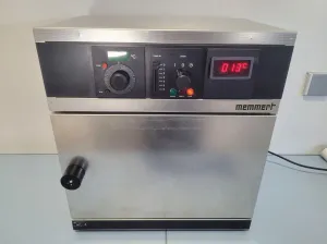 MEMMERT UM 100 oven with natural convection 220°C | QP